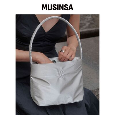 MUCU AND EBONY Nearest Bag _ 银色 MUSINSA韩国官网直邮进口