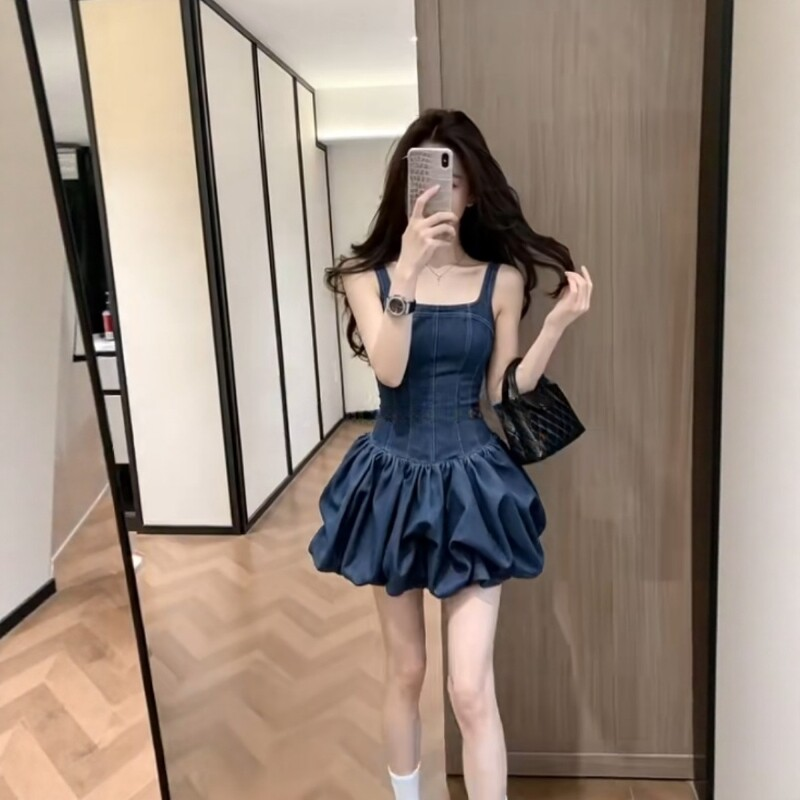 法式气质时尚吊带连衣裙女2026年夏季小个子收腰显瘦蓬蓬花苞短裙