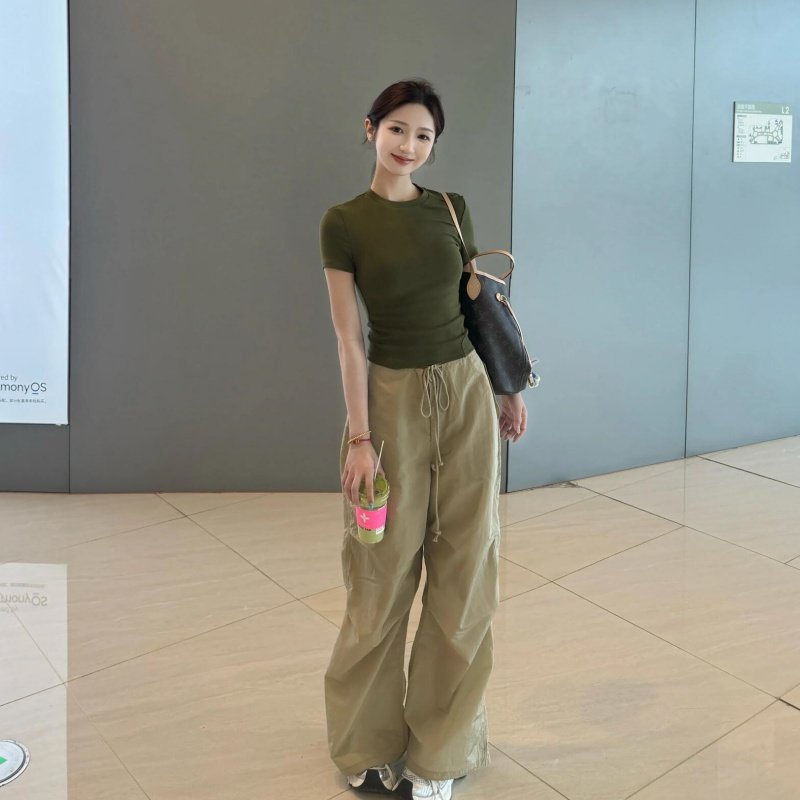 休闲通勤一整套穿搭短袖T恤女2026夏季高腰显瘦直筒裤子两件套装