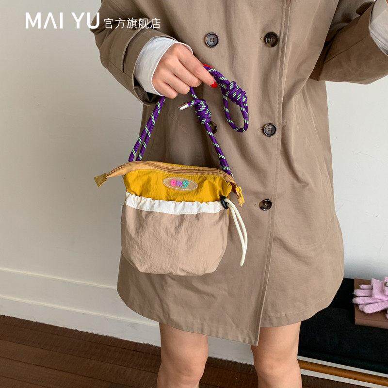 MY撞色拼接尼龙布手机包2026新款百搭轻便抽绳束口斜挎包迷你小包