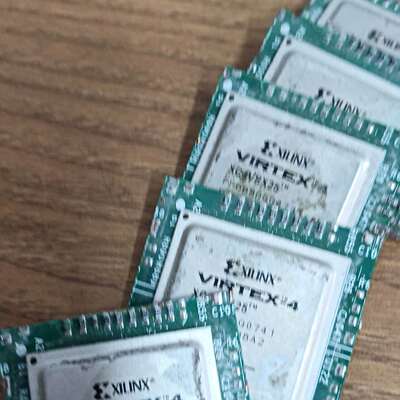 {议价}XILINX Virtex-4 XC4VSX25芯片，型号X