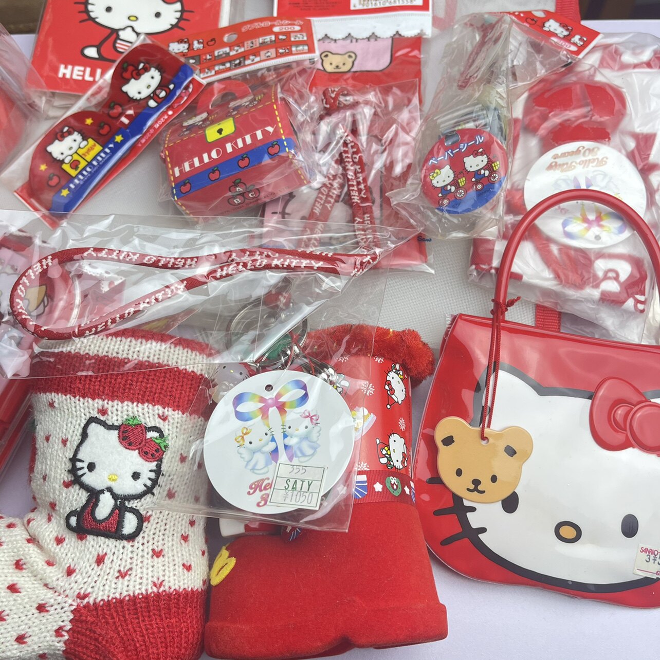 hello kitty限定挂件/vivitix中古红色卡包圣诞袜本子餐挂件盒子