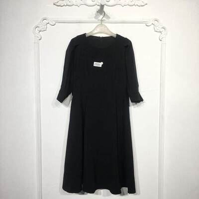 潮系列 8124S027 时尚连衣裙品牌女装折扣颦