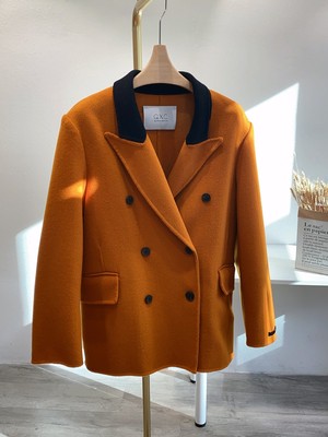 复古挺括有型双排扣小西服