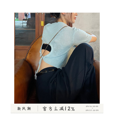 后背镂空设计蓝色针织衫
