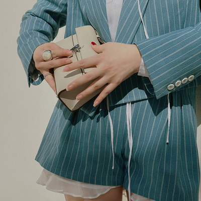 TOP CLOSET断码  法式复古蓝白色织条纹 视觉显高短款西装+短裤女