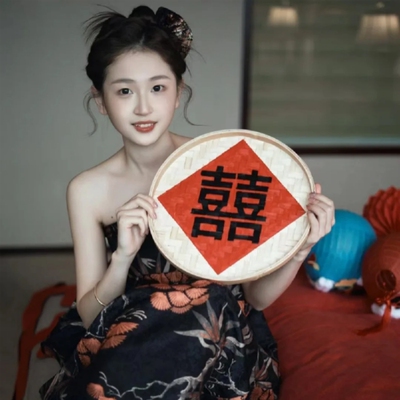 速发结婚新娘背拍道具手持圆竹置喜字贴晨景布匾竹编品伴娘团拍照