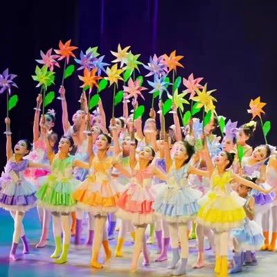 大风车舞蹈表演服+航诺小宝贝