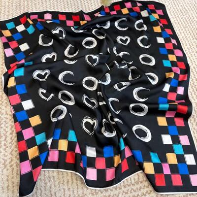 黄金海岸手工缝制卷方巾丝巾出游