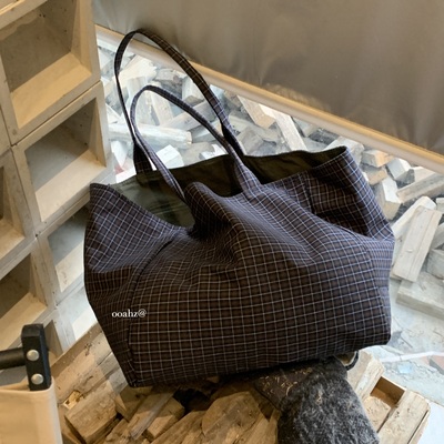 不烦世事 中性复古格纹单肩托特包包 超大容量尼龙通勤手提腋下包