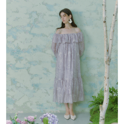 3.02【新品】浪漫荷叶边一字肩天丝印花连衣裙春夏长袖中长裙