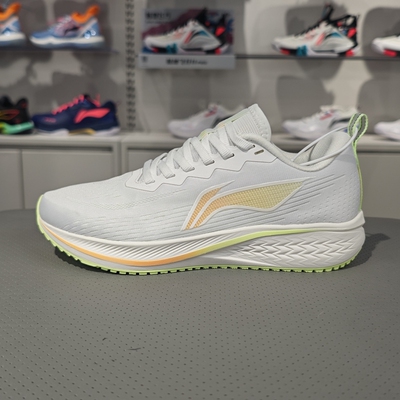 李宁女子竞速跑鞋回弹减震