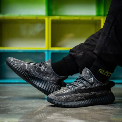 阿迪达斯椰子350跑步鞋