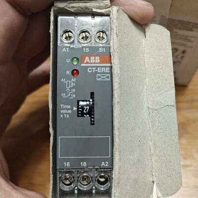{议价}abb电子时间继电器1svr550107r4100二台带包