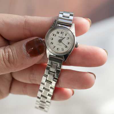 国货上海HAIDA海达小巧数字表盘手动机械表白色方形复古怀旧女表