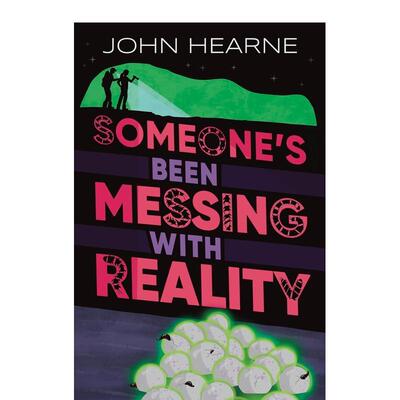 【预售】Somebody'S Been Messing With Reality有人在搅乱现实 英文进口原版儿童图书青少年读物Hearne  John
