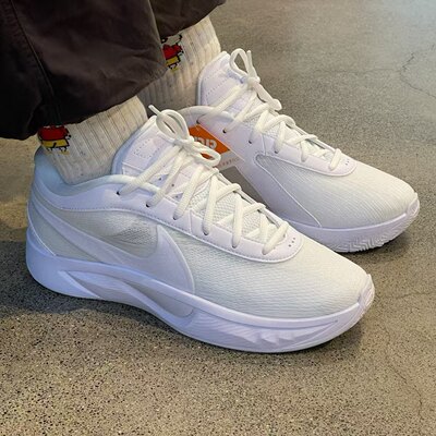 耐克回弹防滑耐磨舒适篮球鞋