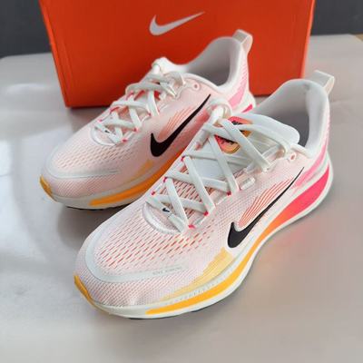 耐克女鞋VOMERO 18 迈柔低帮休闲运动鞋缓震公路跑步鞋HQ2157-102