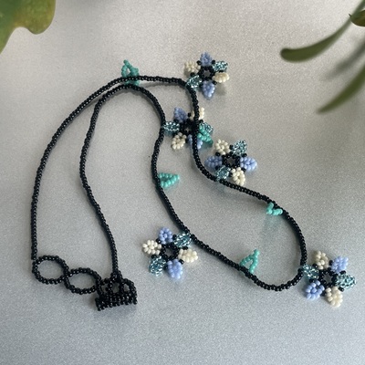 夏日氛围。可爱彩色花朵黑白蓝撞色吊坠进口米珠项链时髦清新个性