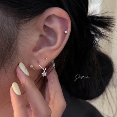 925纯银 扭扭灵动星星耳钉 球堵螺旋小众耳线耳骨钉小巧个性耳饰