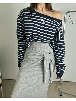 black line 首尔印象韩代 26ss 日常休闲风露肩条纹宽松长袖T恤女