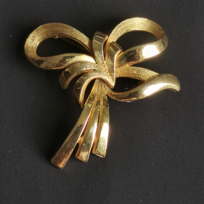 Vintage Sphinx 金色蝴蝶结胸针