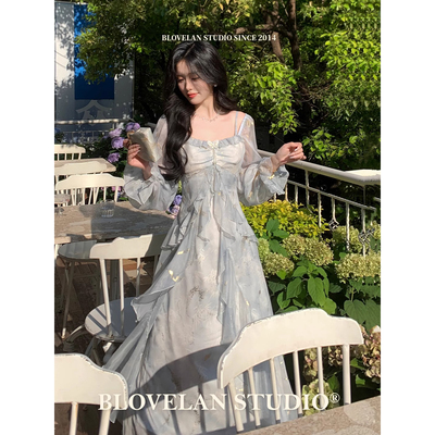 Blovelan雾霭鎏蓝 气质灰蓝色晕染仙气蝴蝶烫金荷叶边长袖连衣裙