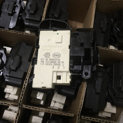 适用海尔美的XQG70-B10266滚筒洗衣机门锁门开关配件0024000128A