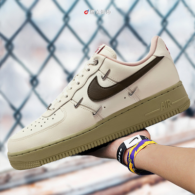 Nike/耐克 WMNS AIR FORCE 1 '07 LX CNGCEL女子板鞋IQ9802-022