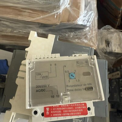 议价施耐德欠压延时模块 33682维修