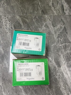 施耐德plc模块 TM2DDI32DK 两个 有一个包装有点