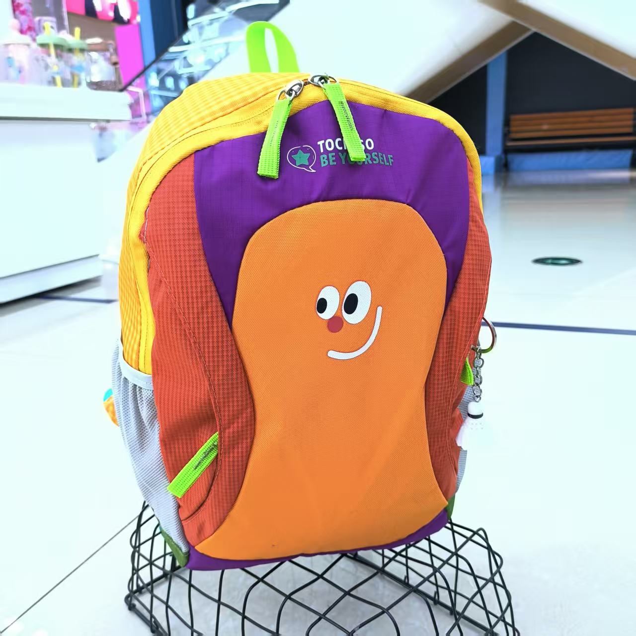 活力轻便户外儿童双肩包彩色拼接可爱卡通轻便百搭学生双肩背包