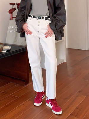 小个子直筒白色牛仔裤女