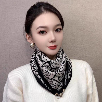2025新款高级感三角巾时尚磁吸扣小方巾秋冬保暖围脖围巾女丝巾女
