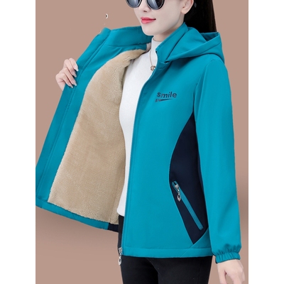 明星同款冲锋衣外套女加绒加厚年新款爆款装短款夹克上衣