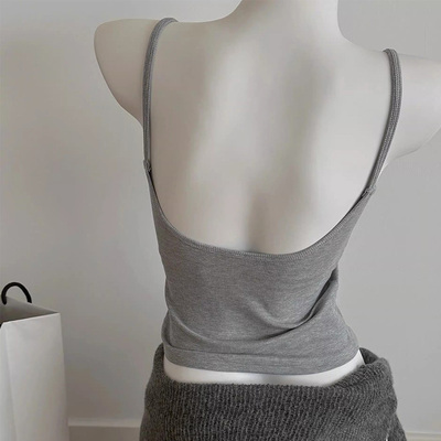 这美背辣的好轻松~上身真的绝了自带胸垫吊带背心～一字领巨显廋