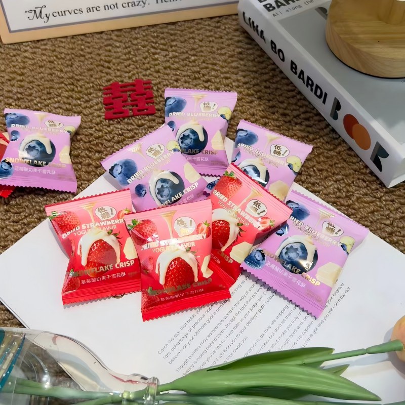 龙客低糖蓝莓草莓酸奶果干雪花酥高端结婚喜糖休闲解馋小零食招待