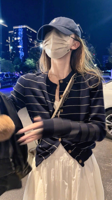 法式随性简约莱赛尔弹力长袖单排扣圆领藏蓝色条纹针织开衫