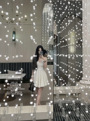 气质小白花千金感重工挂脖连衣裙