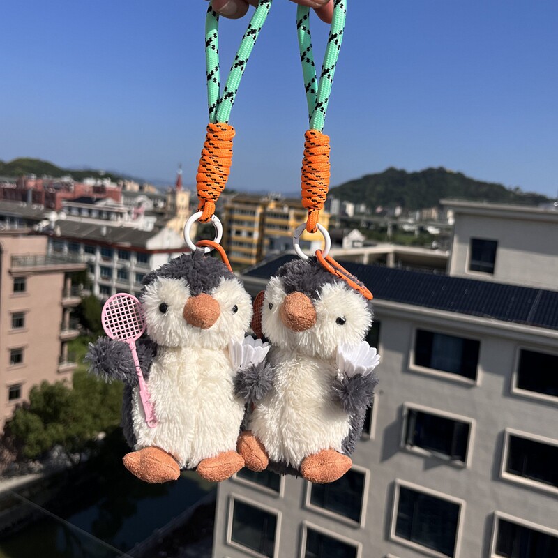 运动系列毛绒企鹅公仔羽毛球包挂件男女情侣毛绒玩偶定制周边礼物