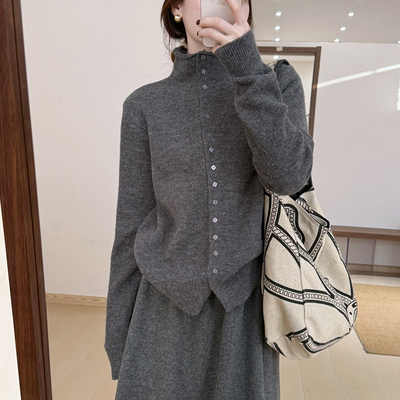 话里设计感单排扣纽扣毛衣