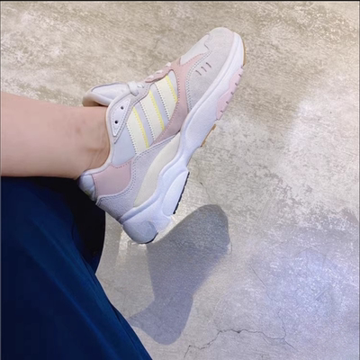 阿迪达斯系带舒适缓震运动休闲鞋