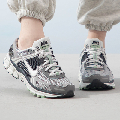 耐克VOMERO女气垫缓震跑步鞋