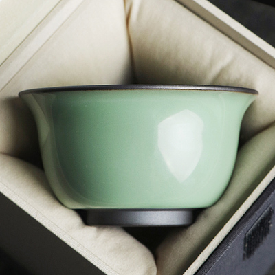 凝香阁铁胎官窑梅子青压手杯