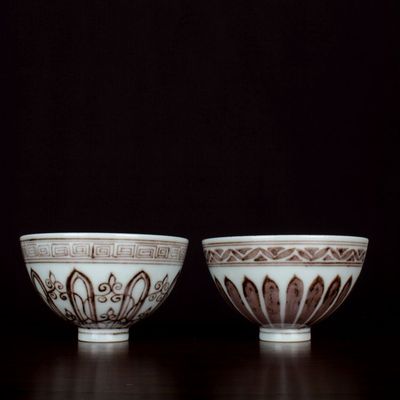 景德镇永乐釉里红菊瓣宝相纹鸡心杯