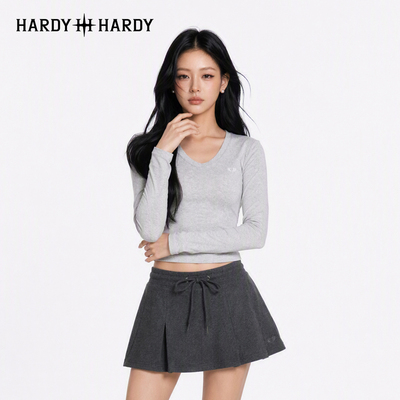 女士胸前精美烫钻Logo长袖打底衫