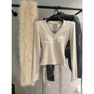 2025秋冬新款法式气质修身显瘦上衣设计感小众蕾丝拼接露背T恤女