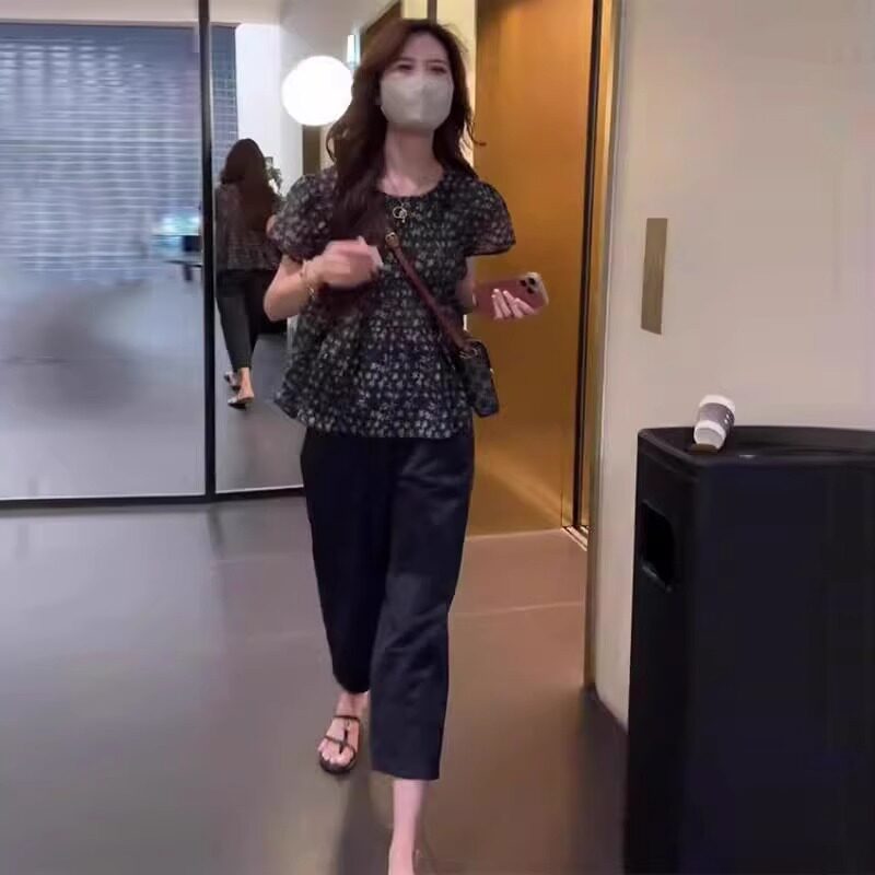 夏日绝美俏皮小套装女2026新款雪纺碎花短袖衬衫九分休闲裤两件套