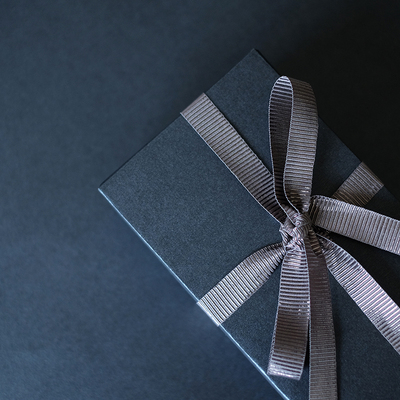 银灰金色现代高品质包装带礼盒