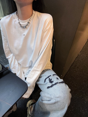 南油25春夏新款背后字母刺绣圆领长袖T恤宽松薄款百搭显瘦女上衣